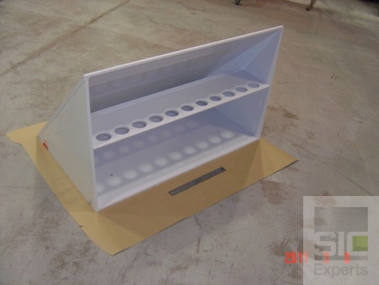 Plastic wall rack for smocks - SIC Experts